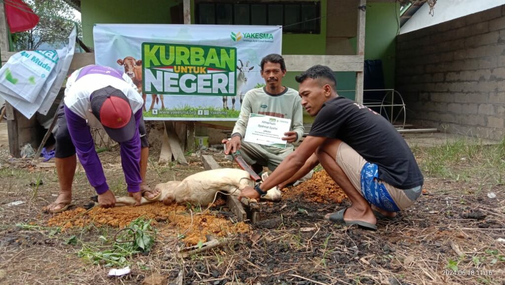 Gandeng Dai Muda, Yakesma Kalbar Salurkan Kurban ke Muallaf - Yakesma ...