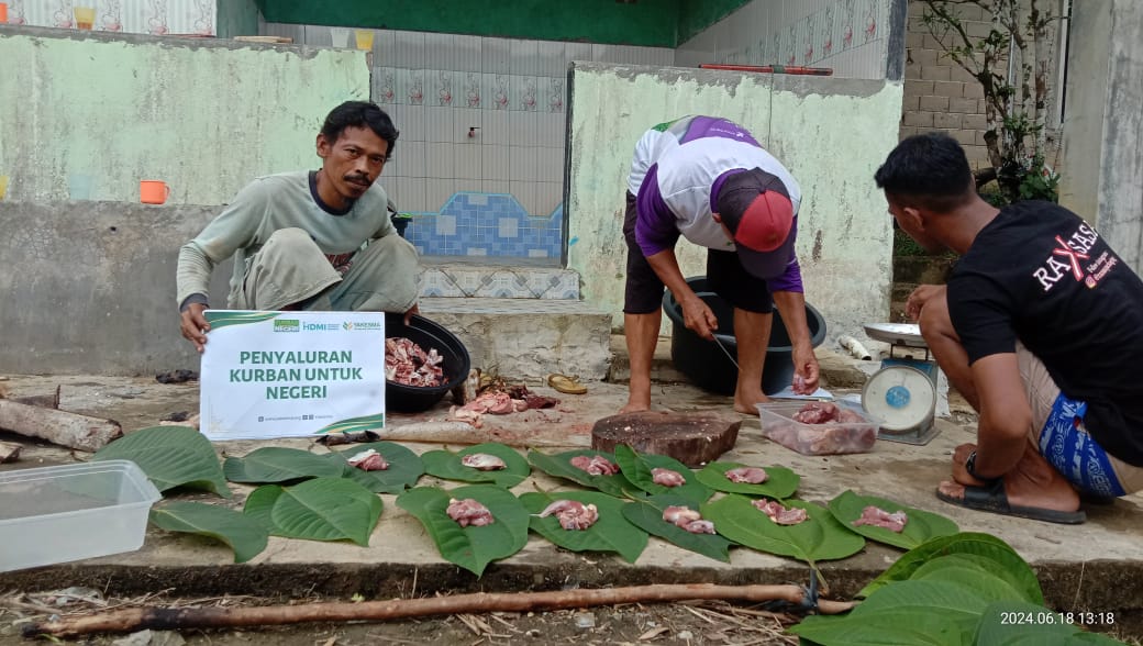 Gandeng Dai Muda, Yakesma Kalbar Salurkan Kurban ke Muallaf - Yakesma ...